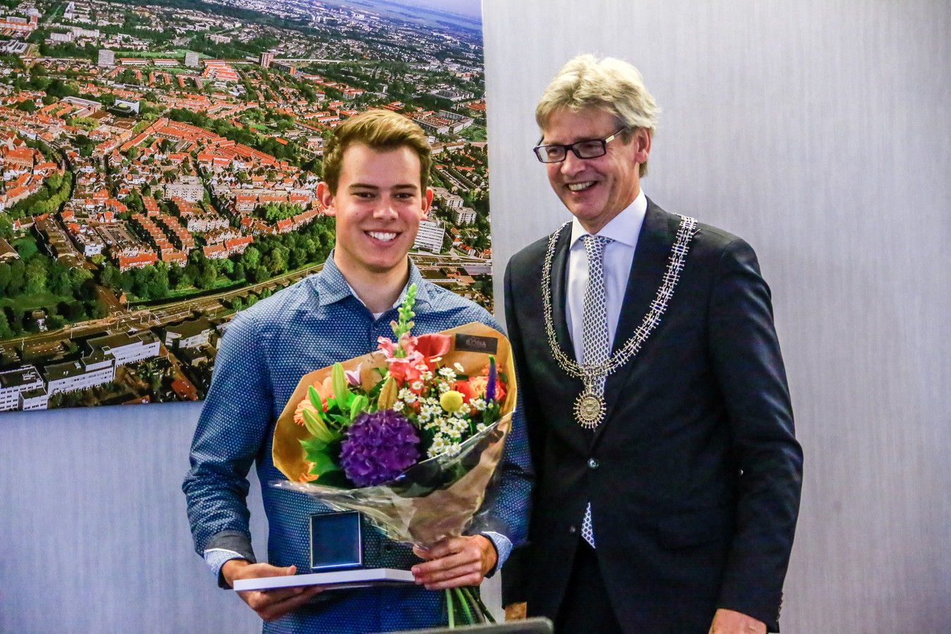 Milan redde moeder en dochter (2) uit auto in water langs A12 en is nu ...