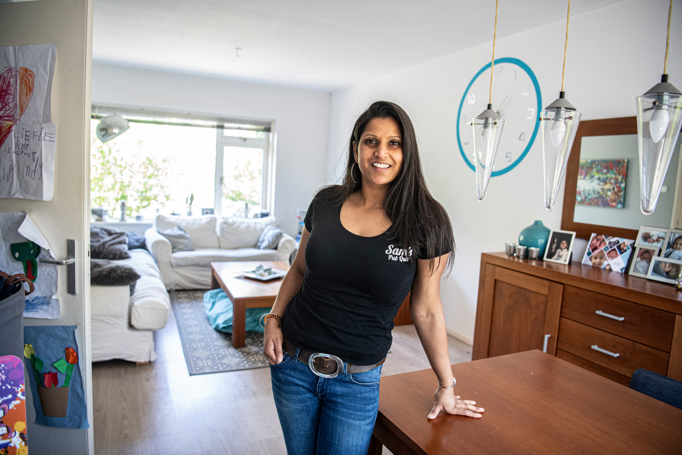 Sam onderhoudt haar familie in Sri Lanka: ‘Heb gokschulden van broer ...