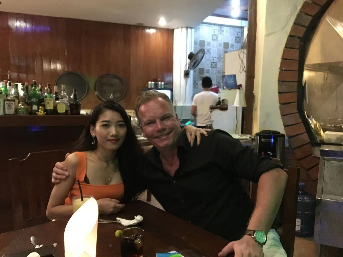 Veghelaar Rob van Eck woont in de Chinese miljoenenstad Shenzhen: ‘Of ik hier 65 wil worden? Dat ...