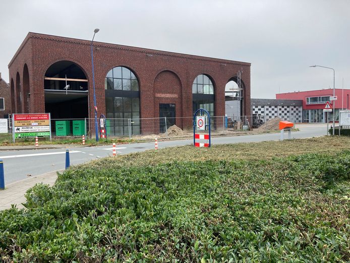 Kantoorgebouw Boekel wordt geen kantoor, wel plek voor vier luxe ...