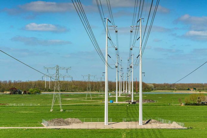 Hoogspanningslijn komt er: omwonenden bedroefd, TenneT blij | Bevelanden | pzc.nl