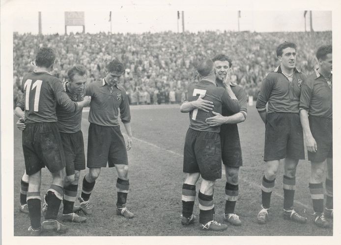 Kies uw favoriete Duivels-foto uit de oude doos | Rode Duivels | hln.be