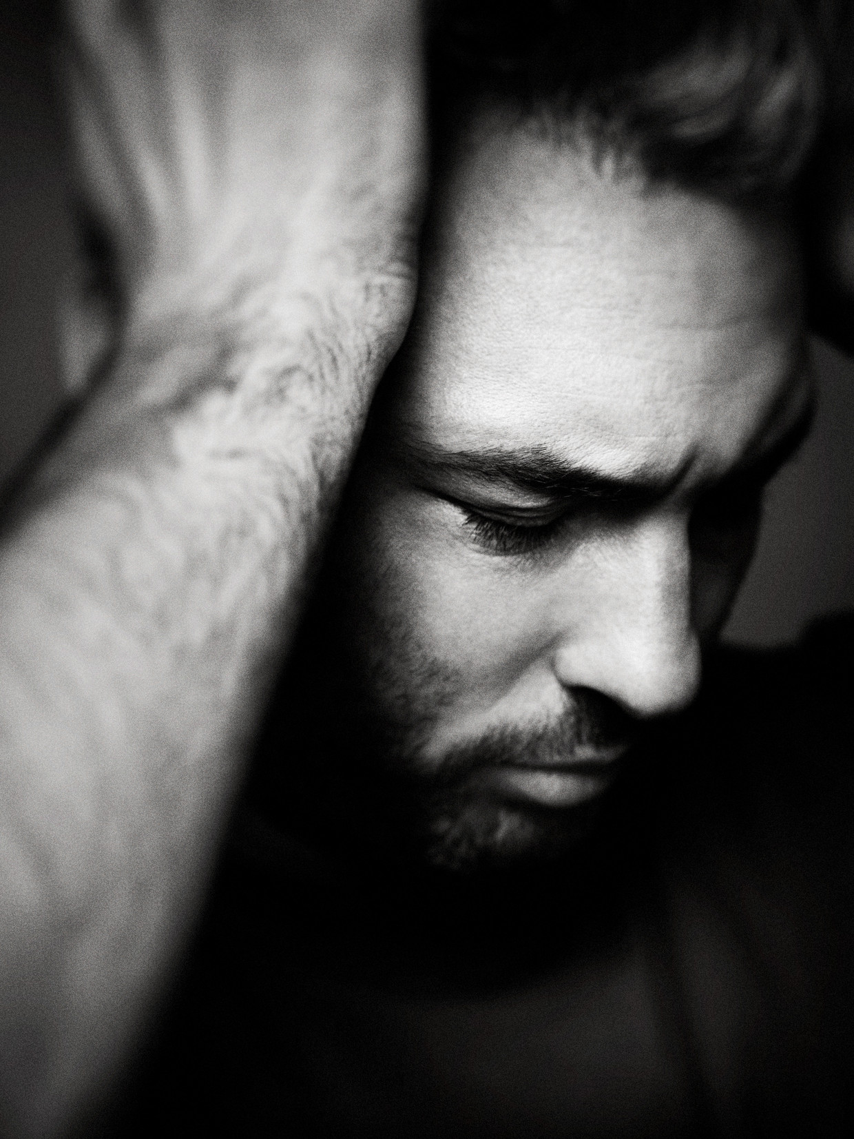 Theatermaker Ilay den Boer maakte een voorstelling over zijn werk bij de IND