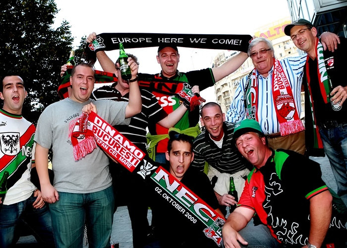 NEC-supporters verplicht met bus naar het stadion | Foto | gelderlander.nl