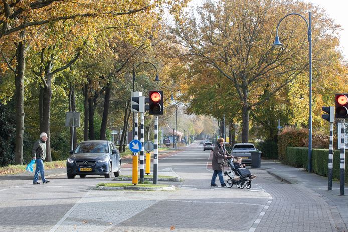 Inwoners praten mee over veiliger maken van Laarderweg en kruispunt bij ...