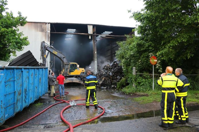 Docdata Waalwijk 3 keer ontruimd door brand bij buurman | Waalwijk | bd.nl