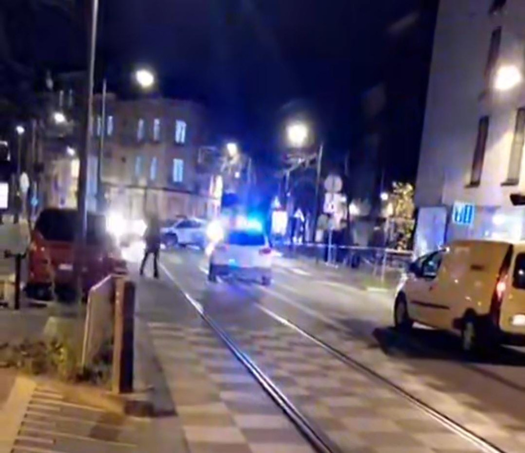 Politie onderzoekt gevecht op straat in Schaarbeek | Foto | hln.be