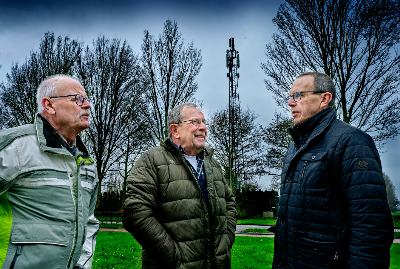 Tumult in woonwijk om installatie van T-mobile: ‘Ik doe 's nachts geen ...