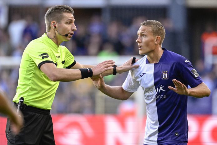 Belgische voetbalbond wil loonsverhoging voor scheidsrechters: worden ...