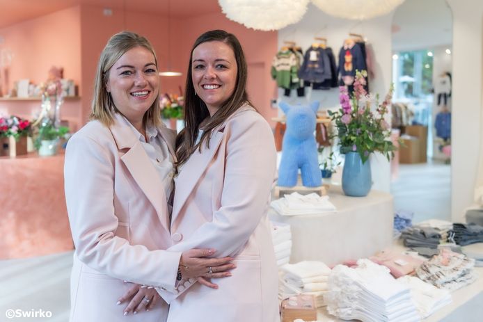 NET OPEN. 'L'amour des jumelles’ van tweelingzussen Sofie (28) en Stefanie (28): “Kids ...