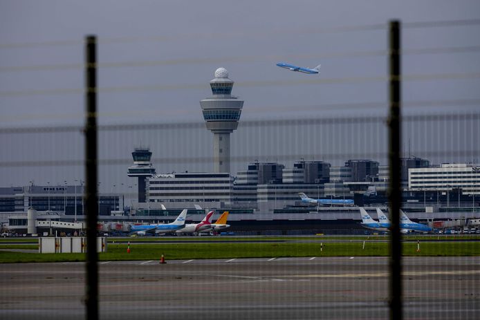 Actiegroepen: Schiphol moet onderhoud belangrijkste banen per direct ...