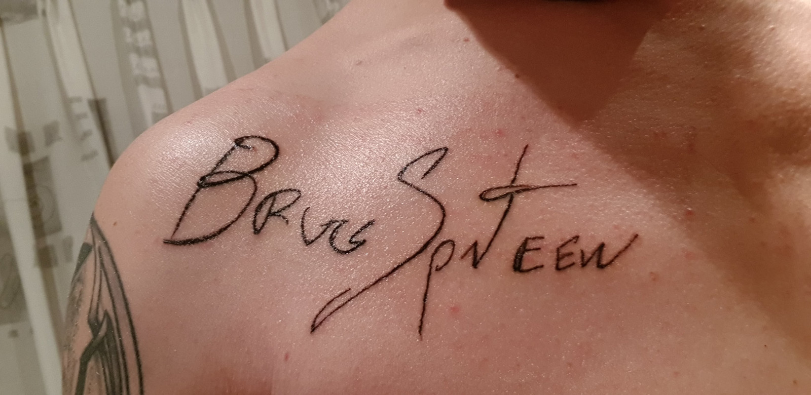 Een tattoo in de vrieskou en een ontmoeting met een ‘vriend’: fans over ...