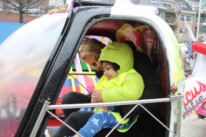 Personen met beperking beleven onbeperkt kermisplezier | Mol | hln.be