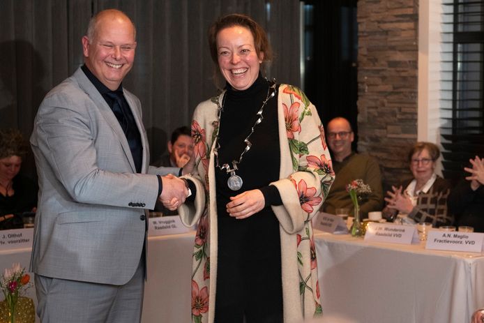 Lovende woorden voor eerste vrouwelijke burgemeester Olst-Wijhe ...