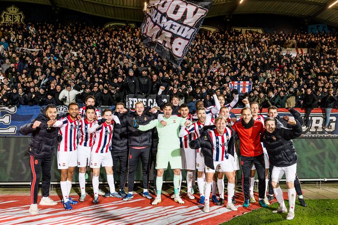Willem II wint ook topper tegen Emmen en verstevigt koppositie in de ...