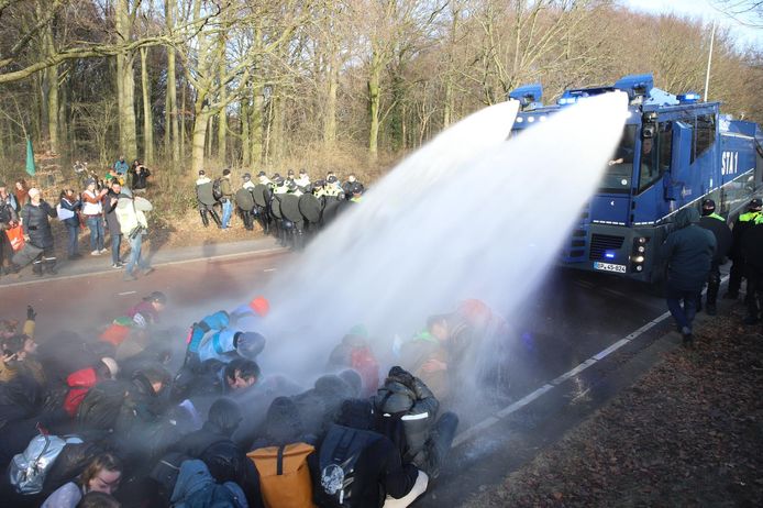 Burgemeester over waterkanon op A12 bij vrieskou: ‘Beste tip om gezond ...