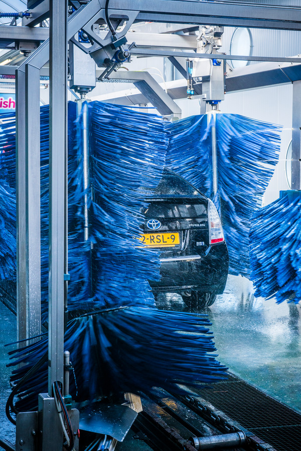 In een rood-wit-blauw ‘autotreintje’ kun je in De Meern gratis de ...