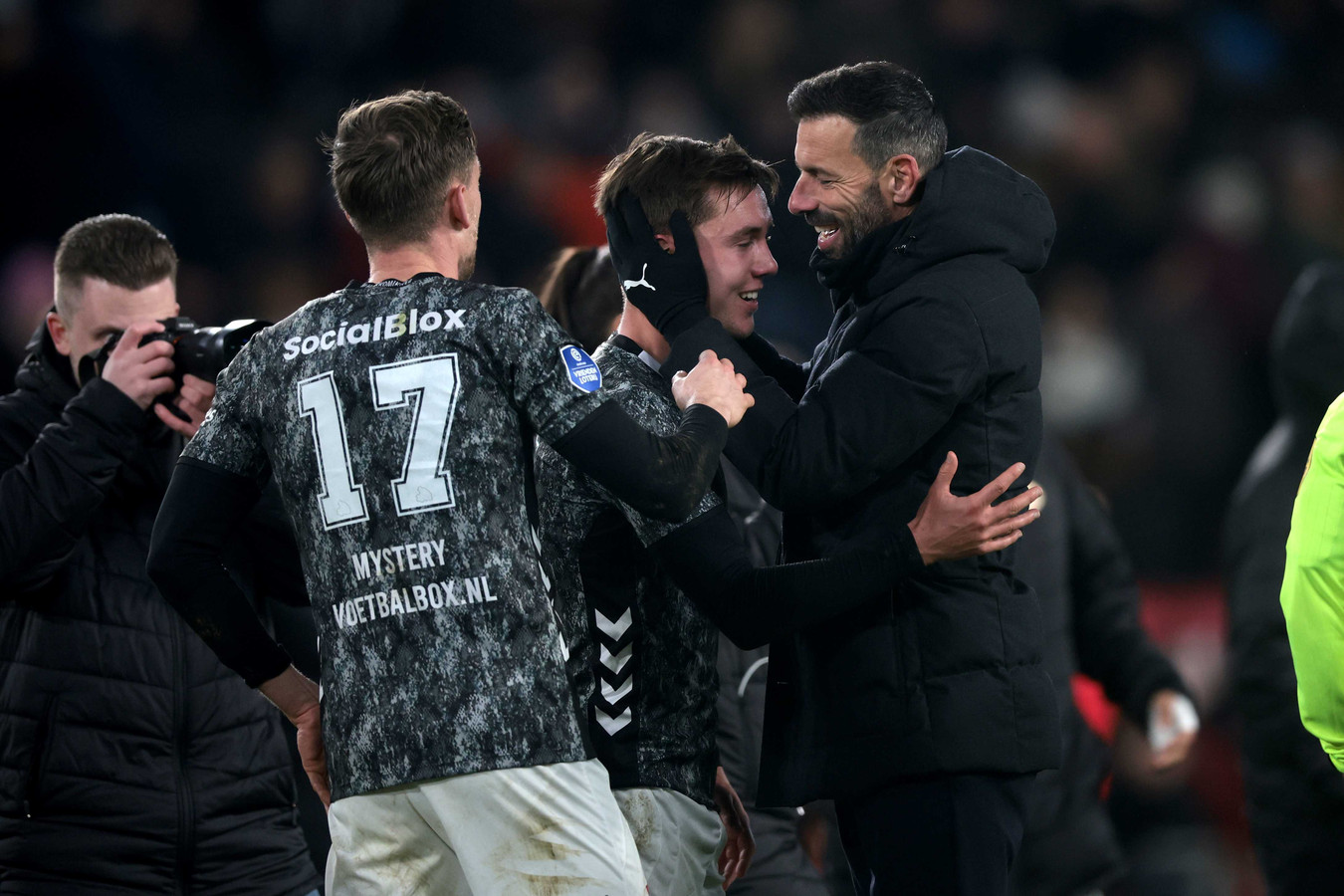 Van Nistelrooij ziet drie punten als must en goede ontwikkelingen in de ...