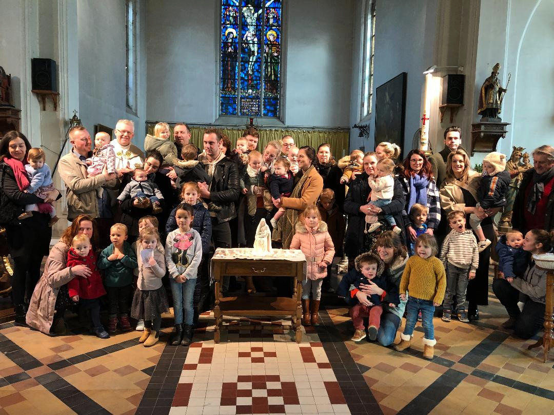 Speciale viering voor gedoopten in Holsbeek | Foto | hln.be