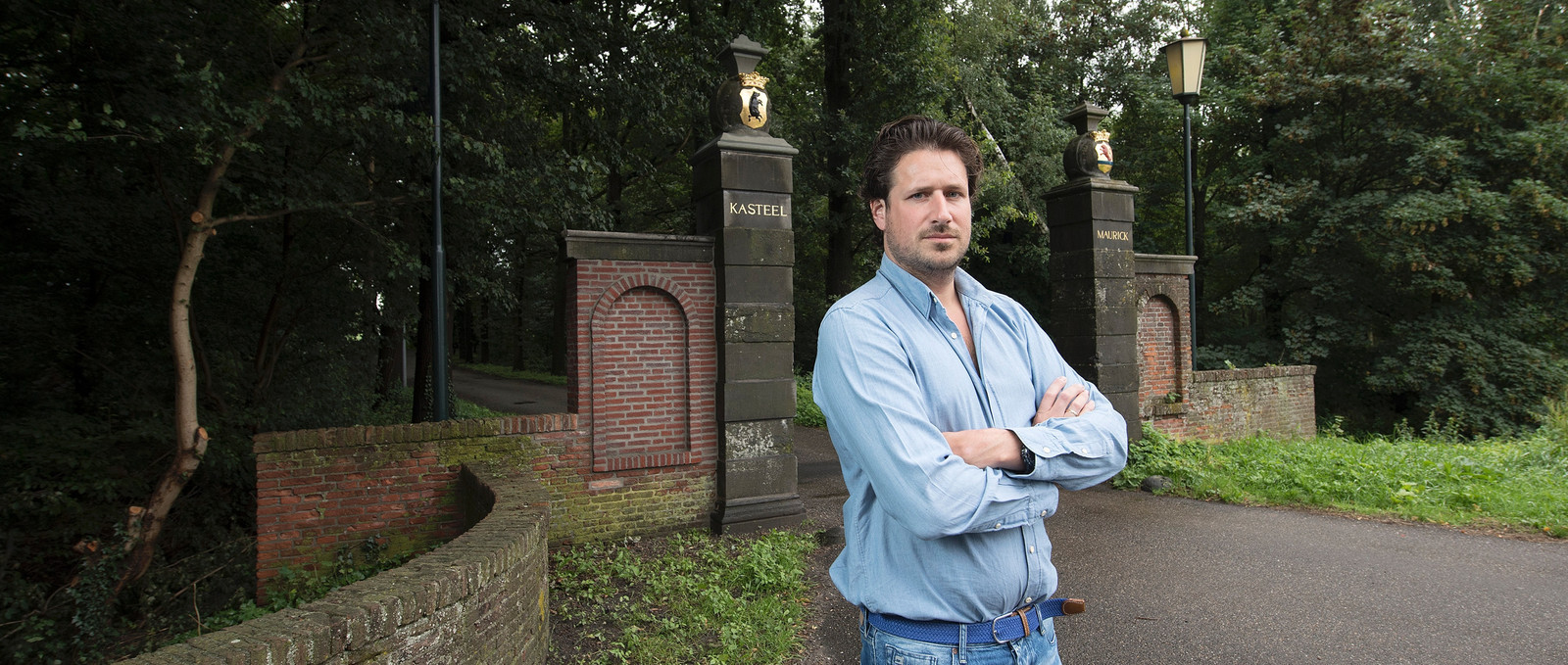 Vrachtwa­gen­chauf­feur rijdt muur van kasteel Maurick aan diggelen en ...