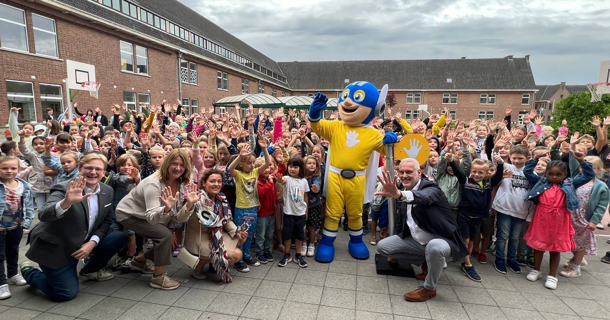 Diest stelt High-Five-project met superheld voor: “Een slimme oplossing ...