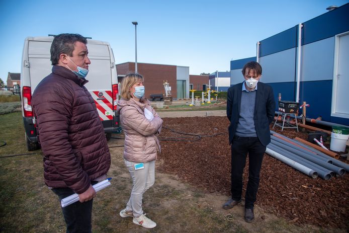 Personeel en bewoners nog meer in afzondering na twee nieuwe ...