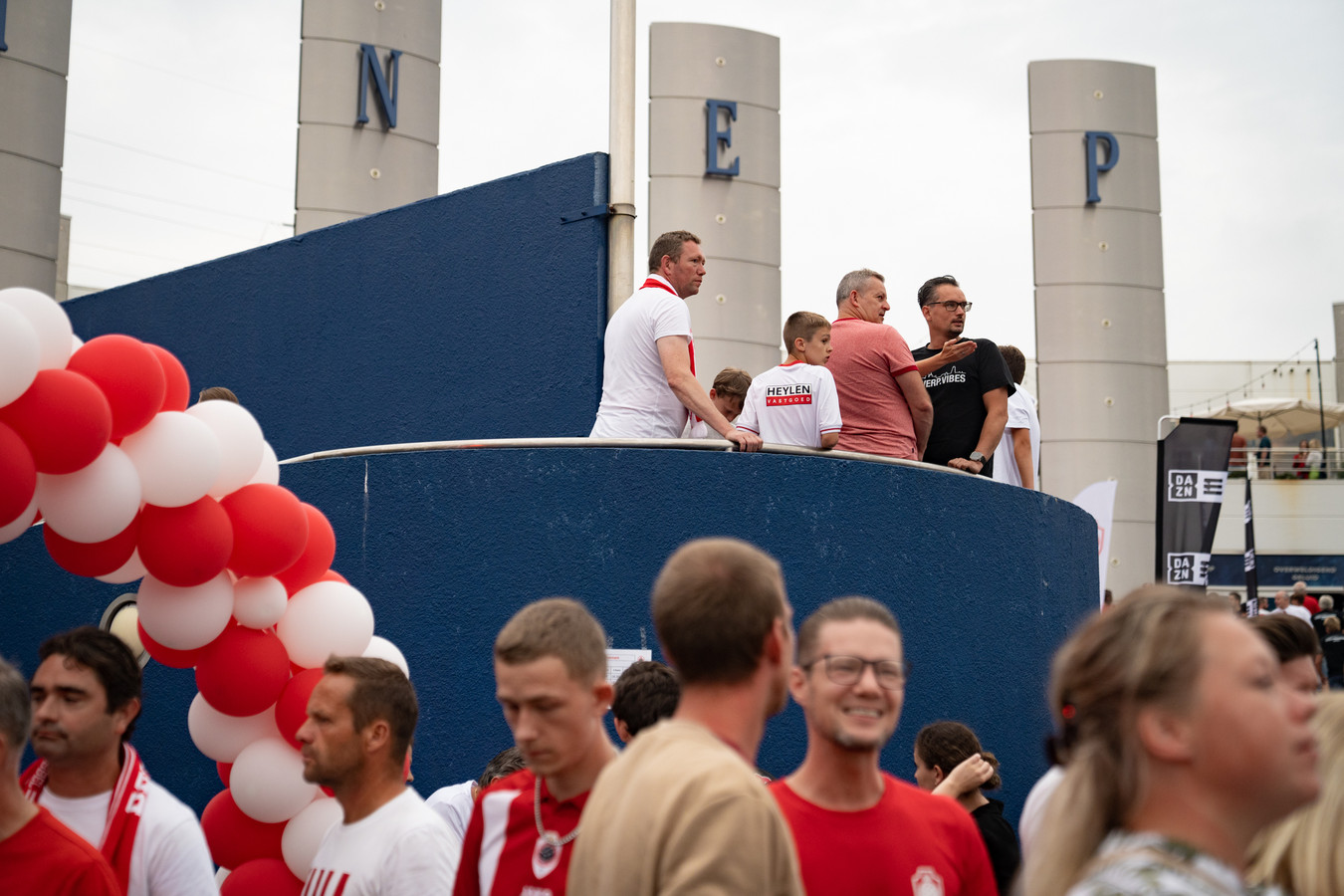 IN BEELD. Rood-witte invasie: Bosuil neemt heel Kinepolis over voor ...