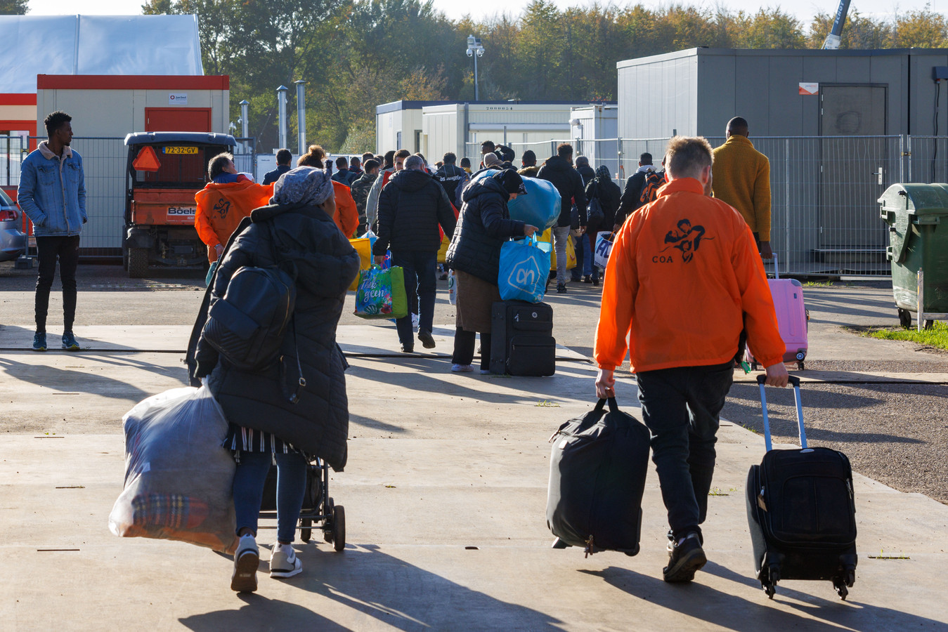 Uittocht van vluchtelingen begonnen in ‘gemoedelijke’ noodopvang in ...