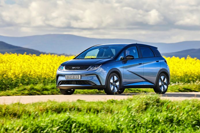 Deze nieuwe auto maakt elektrisch rijden betaalbaarder: BYD Dolphin dit ...
