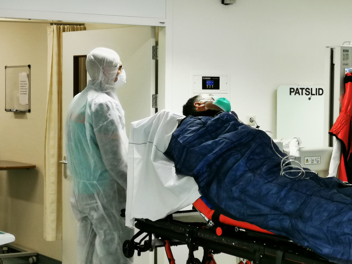Ziekenhuis Rijnstate in Arnhem telt 55 coronapatiënten | Foto | AD.nl