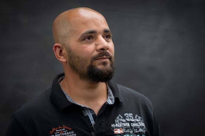 Mohanad en zijn kinderen zaten 20 dagen achterin een vrachtwagen om ...