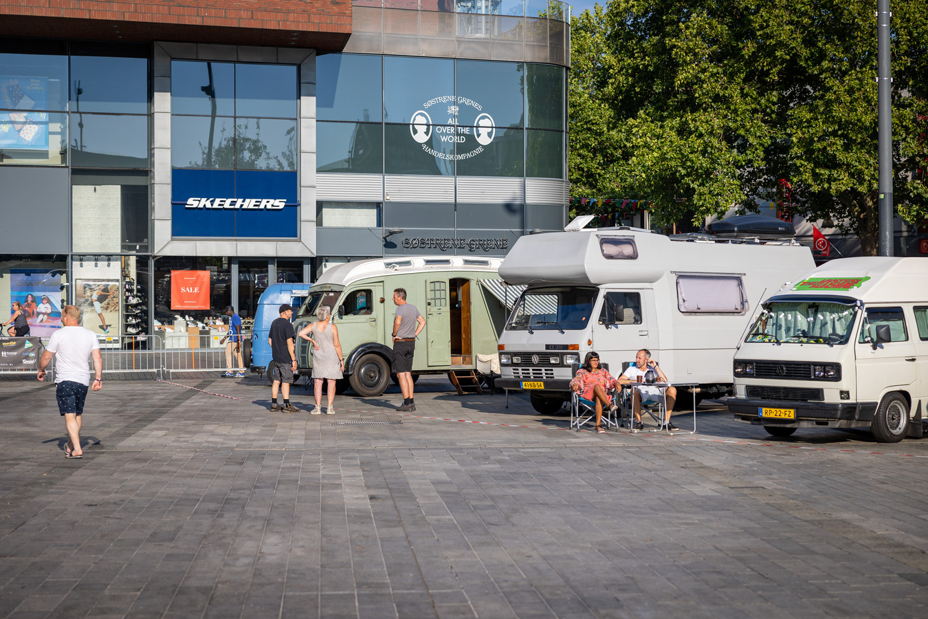 Kamperen in hartje Enschede: ‘Van Heekplein veel socialer dan doorsnee ...