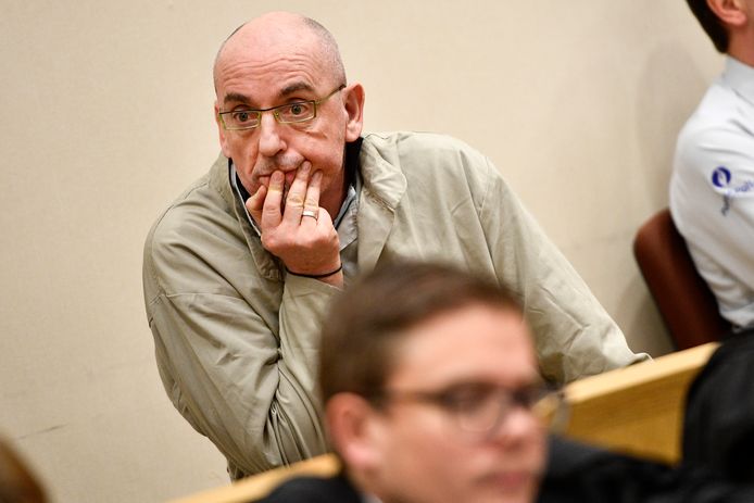Seriedoder Hardy voor de rechter voor schieten met loodjesgeweer ...