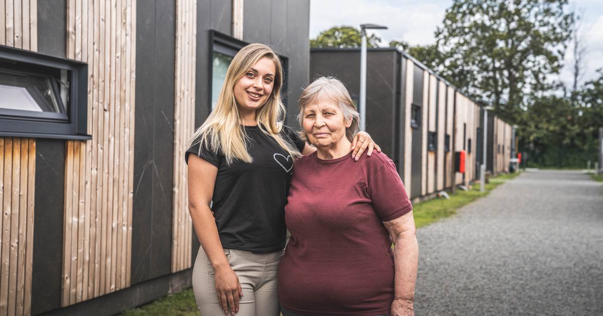 Op bezoek in het nooddorp in Gent, waar Oekraïense vluchtelingen thuis zijn: “Ik dacht ...