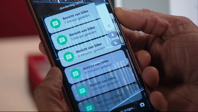 VINGER AAN DE SOAP. SMS-verkeer uit de toekomst in ‘Thuis’ en Eddy naar de exit in ‘Familie ...
