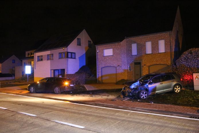 VW Golf veroorzaakt ongeval door agressief rijgedrag, inzittende ...