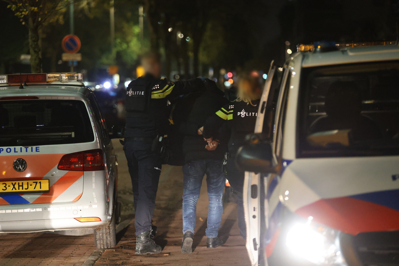 Politie rukt groots uit voor vermoedelijke drugs, maar stuit ‘slechts ... Politie rukt groots uit voor vermoedelijke drugs, maar stuit ‘slechts ...