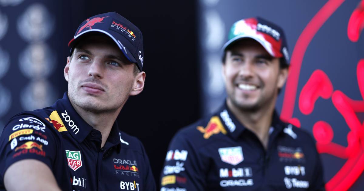Max Verstappen vierde een klein feestje na zijn wereldtitel en is blij ...