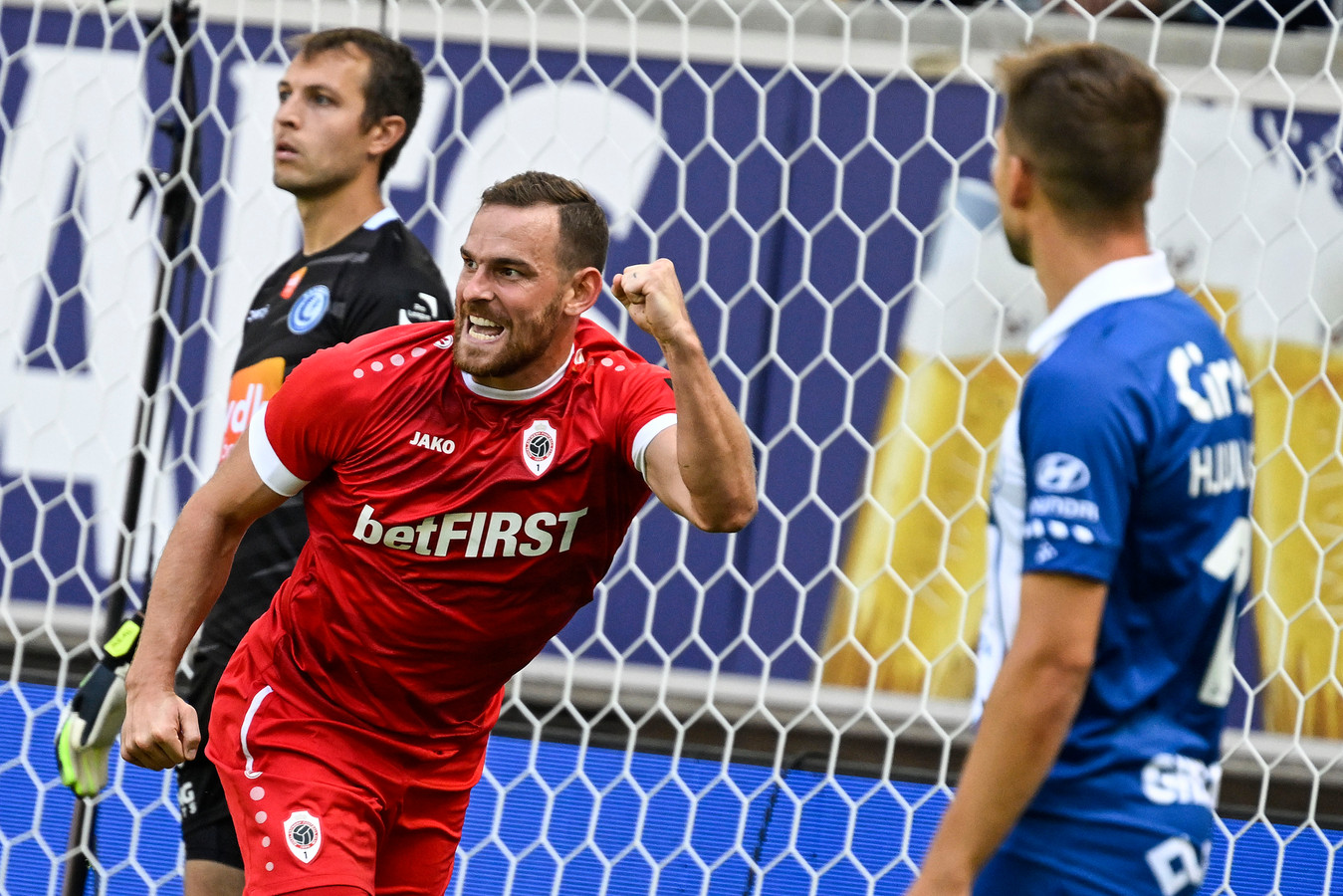 Mark van Bommel behoudt perfecte score met Antwerp na primeur Vincent ... Mark van Bommel behoudt perfecte score met Antwerp na primeur Vincent ...