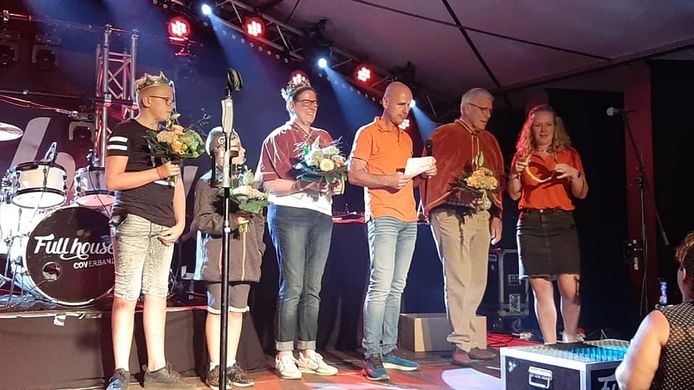 ‘Queen Erna’ is voor de vierde keer koningin in Gelselaar | Achterhoek ...