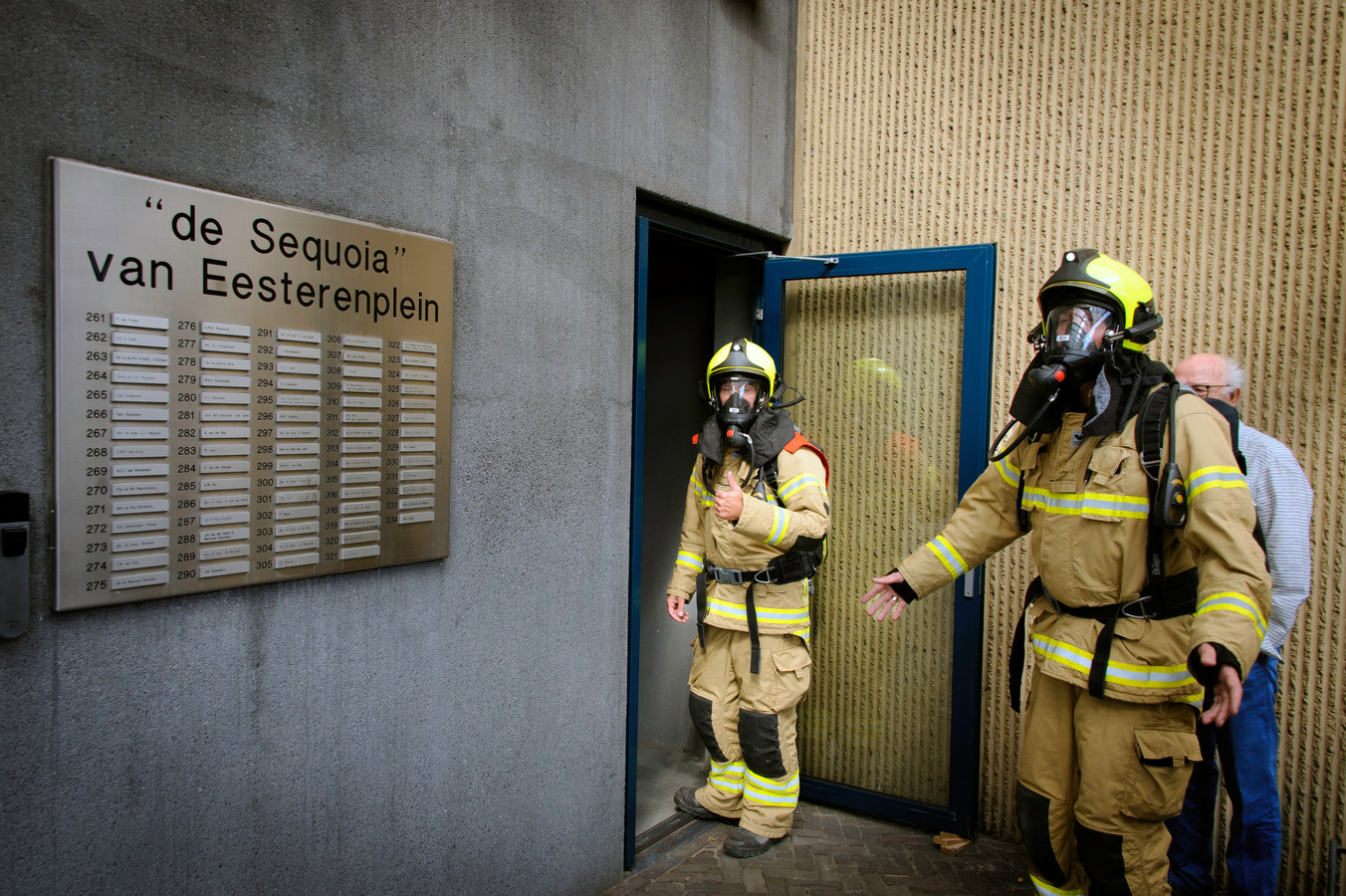 Brandweer eert ‘helden van 9/11’ met beklimming van 600 traptreden ...