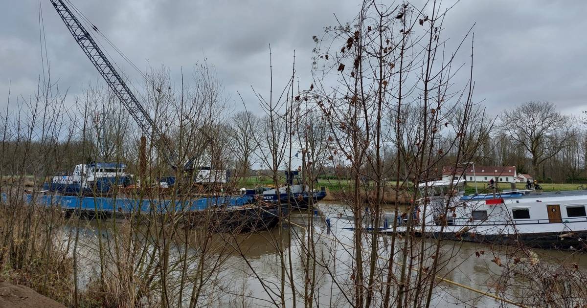 Gezonken schip wordt vrijdag gelift: “Schip is onderaan gescheurd en ...