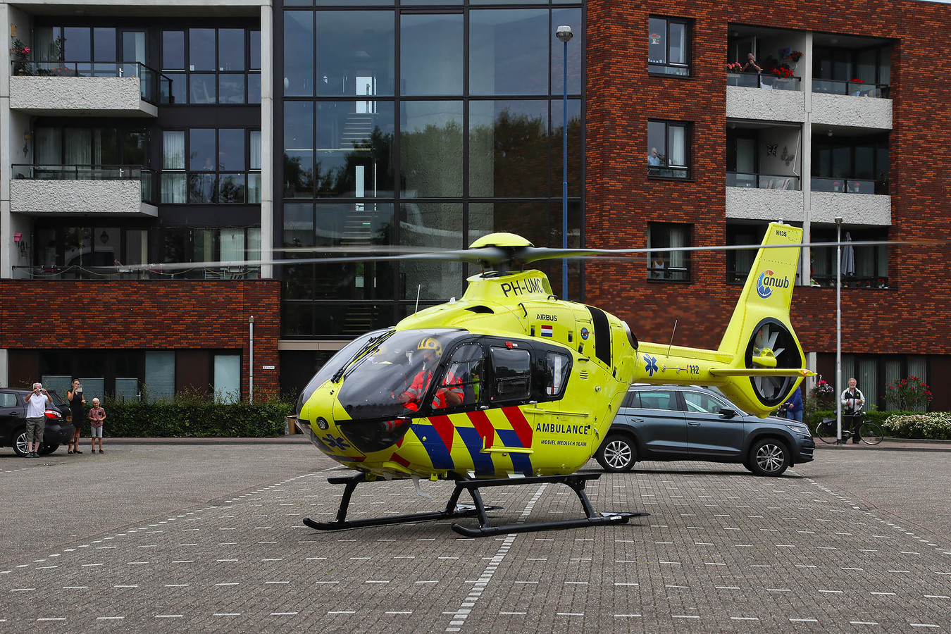 Arie den Dekker in ziekenhuis overleden aan verwondingen van brand voor ...