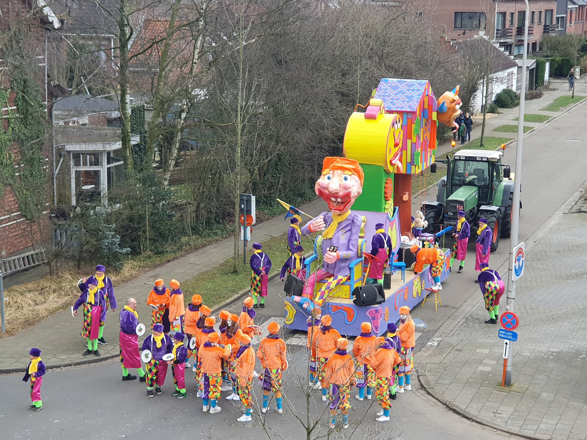 IN BEELD. Carnavalsstoet in Ossenkoppenstad | Foto | hln.be