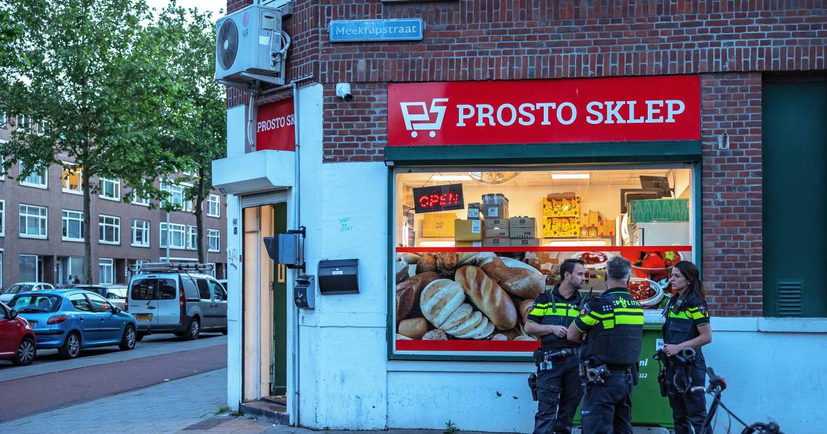 Overvaller met vuurwapen dringt Poolse supermarkt binnen en vertrekt ...