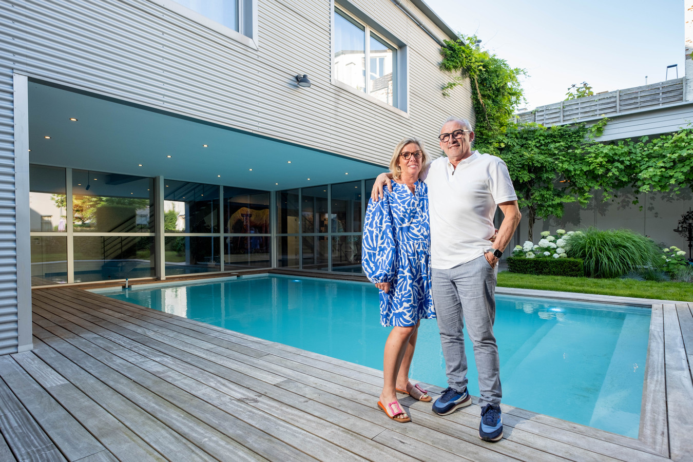 Deze Vlamingen hebben een zwembad in het hartje van de stad: “Op de bouwdienst hadden ze dit nog ...