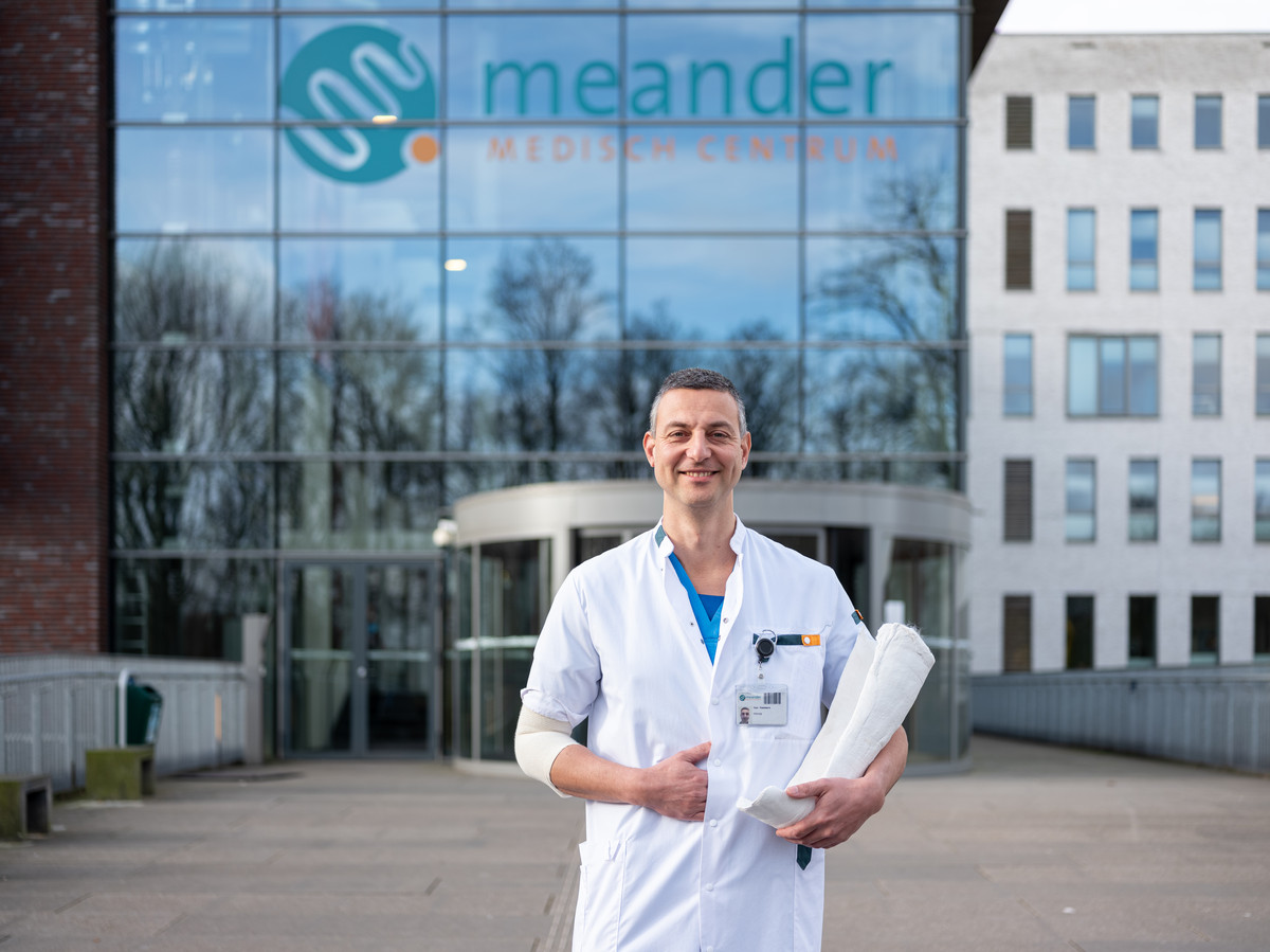 Traumachirurg Tim verlost patiënten in Ghana van vreselijke pijn met ...