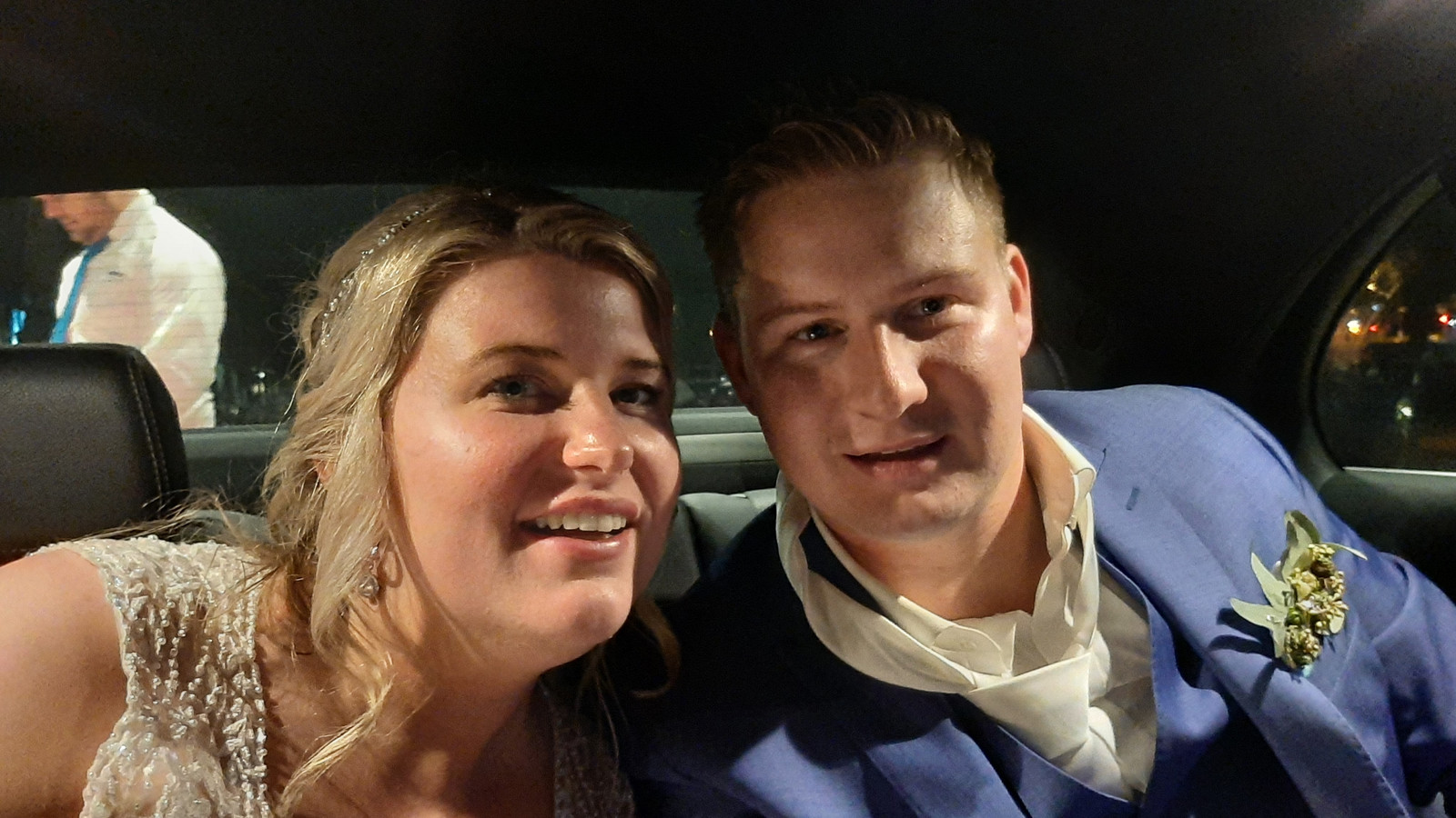 Rik Besseler uit Oldenzaal brengt dronken stappers veilig thuis ... Rik Besseler uit Oldenzaal brengt dronken stappers veilig thuis ...