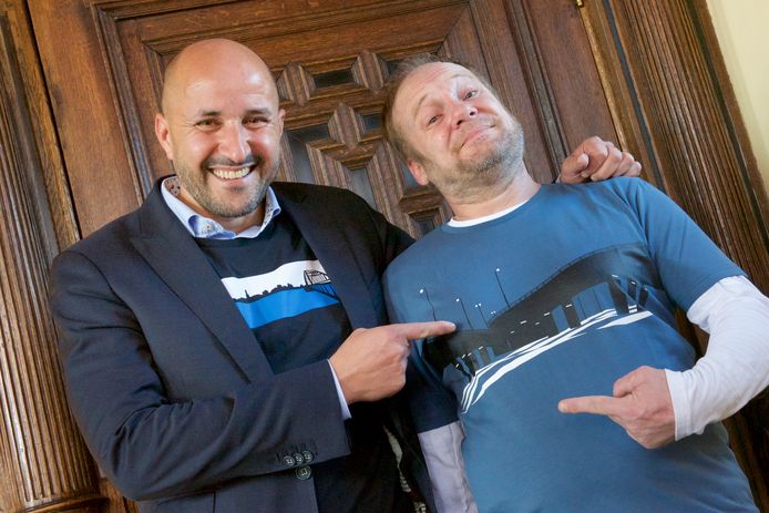 En dat zijn er 100. Arnhemmer Rob Kip heeft een kast vol Okimono-shirts ...