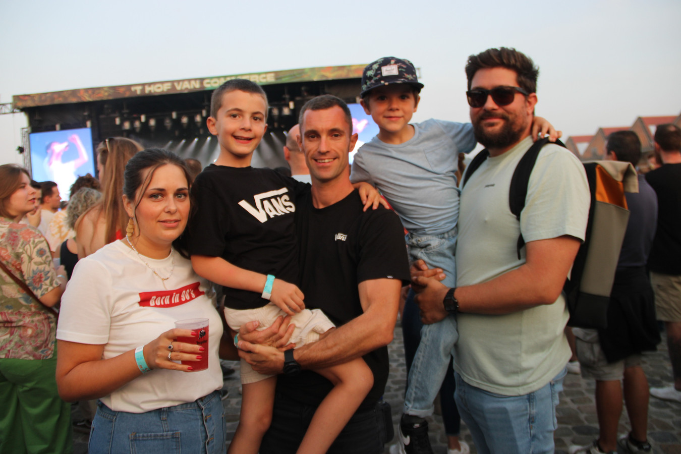 Achtduizend fans vieren zilveren jubileum ’t Hof van Commerce: “Trotser ...